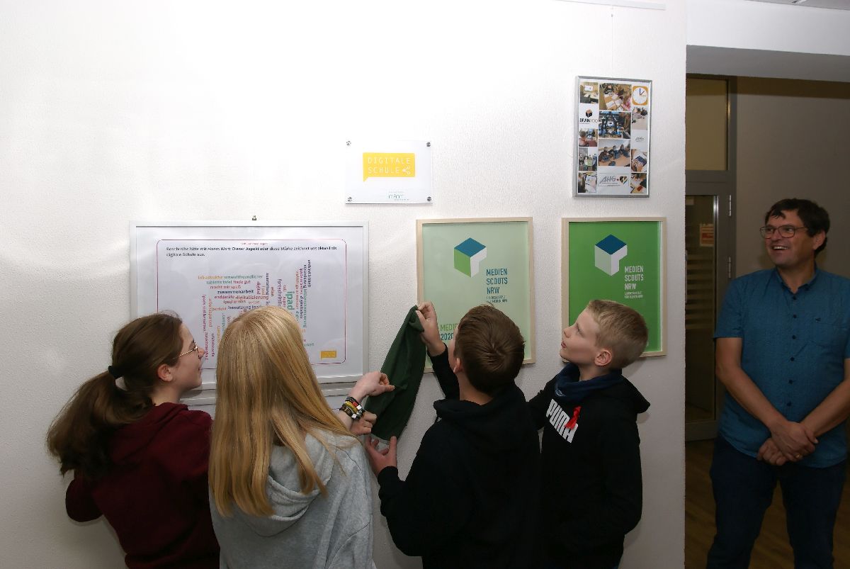 Bildung geht mit – Label „Digitale Schule“ für das AHG! - Schule